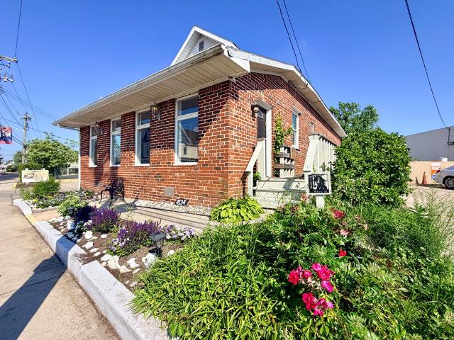 4134 Main St