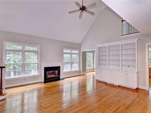 4135 Longview LNDG