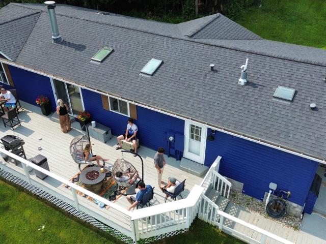 4136 Lakeshore