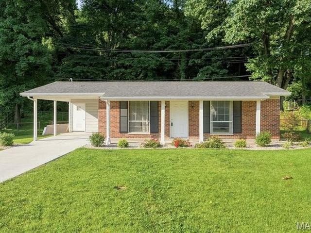4136 Pasco Dr, Saint Louis, MO 63129