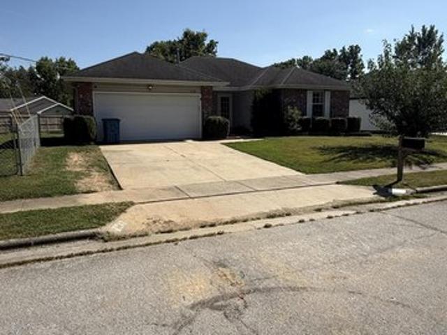 4136 Somerset Dr, Battlefield, MO 65619