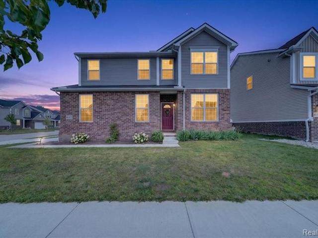 41372 Snowdon Dr, Clinton Township, MI 48038