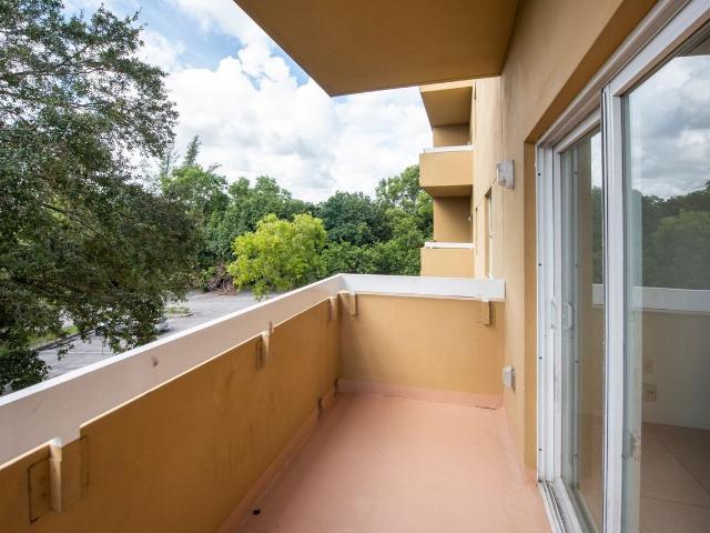 4137 English Oak 2 Bedroom Apartment for Rent at 4137 Stirling Rd, Dania Beach, FL 33314 Dania Beach