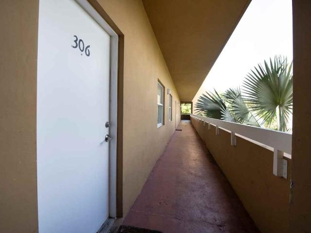 4137 English Oak 2 Bedroom Apartment for Rent at 4137 Stirling Rd, Dania Beach, FL 33314 Dania Beach