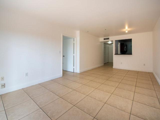 4137 English Oak 2 Bedroom Apartment for Rent at 4137 Stirling Rd, Dania Beach, FL 33314 Dania Beach