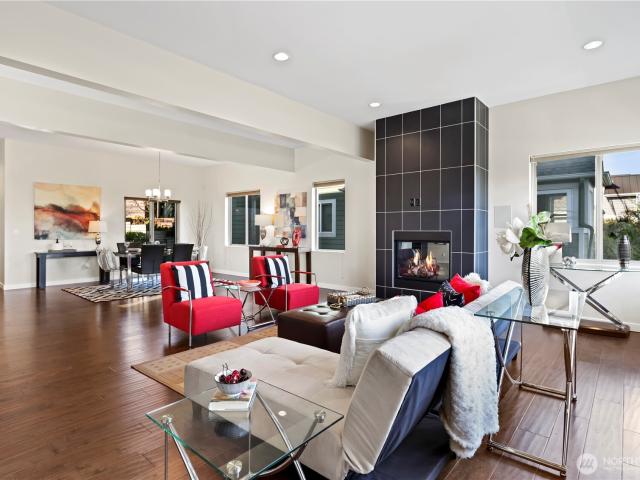 4137 Fauntleroy Way SW