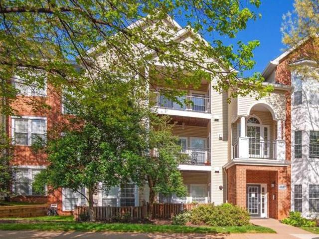 4137 Fountainside Ln #B202, Fairfax, VA 22030