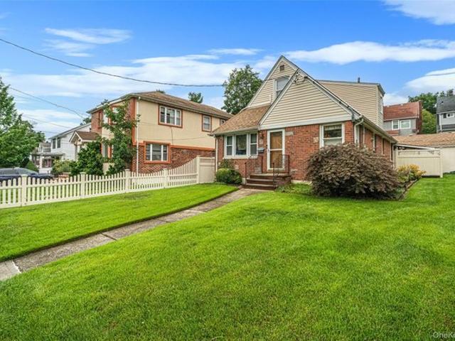 4137 th St, Little Neck, NY 11363