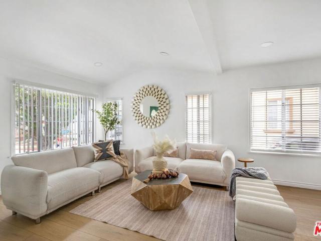 4137 W 58th Place