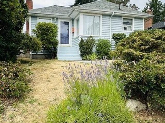 4137 54th Ave SW, Seattle, WA 98116