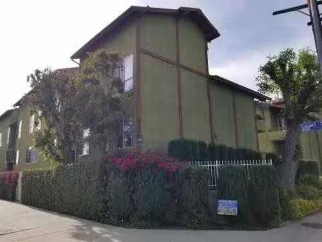 41388409 6155 Reseda Blvd