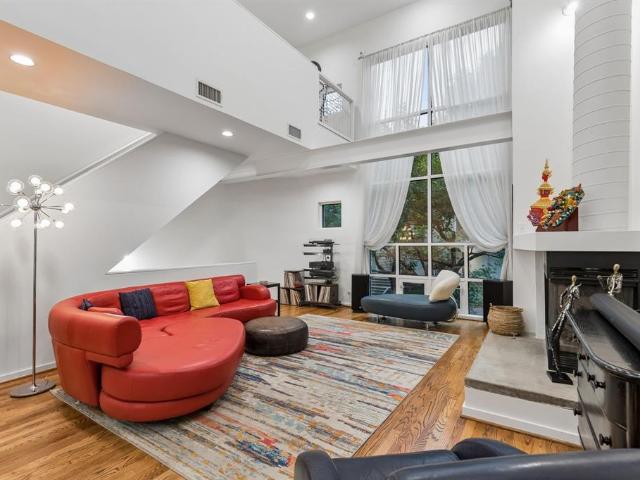 4139 Travis Street