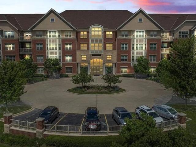 4130 S Lake Dr Unit 382, Saint Francis, WI 53235