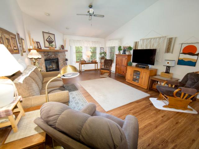 4130 W Thorncrest Dr