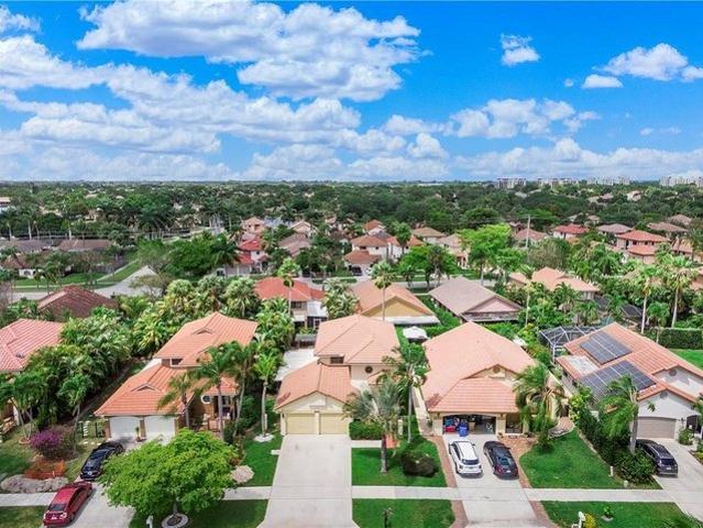 4131 NW 5th Dr, Deerfield Beach, FL 33442