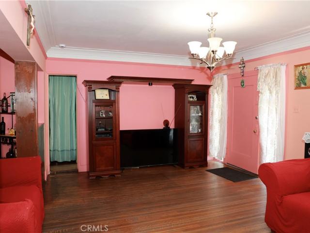 4131 S Hobart