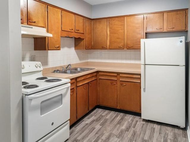 4133 Flintlock Dr, Louisville, KY 40216
