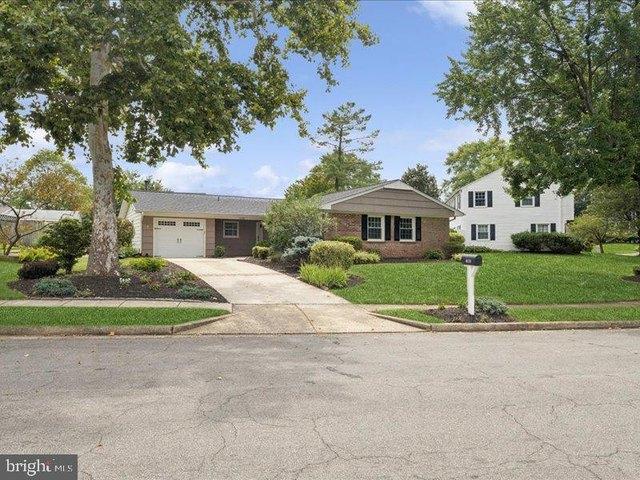 4133 Point Hollow Ln, Fairfax, VA 22033
