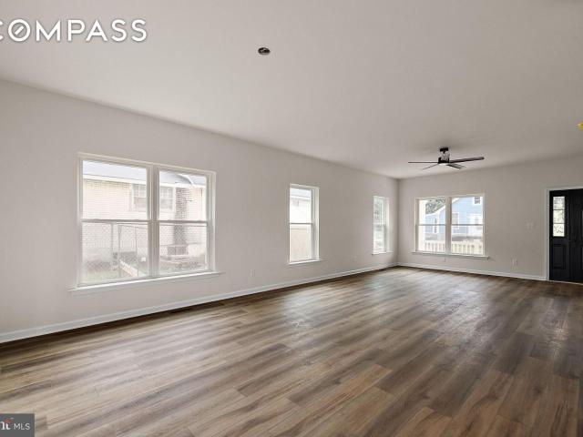 413 8th St, New Castle, DE