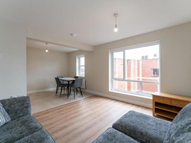 413 College Court Central, Belfast, BT1 6BZ