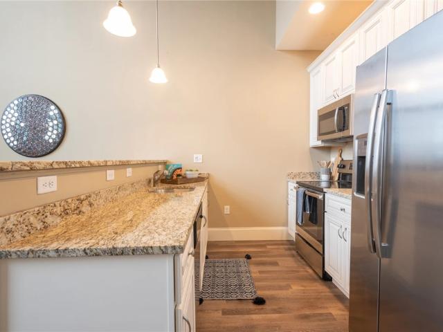 413 CENTRAL Avenue 3 208