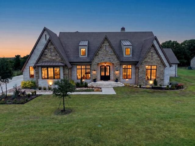 413 Charlie Joseph Dr, Van Alstyne, TX 75495