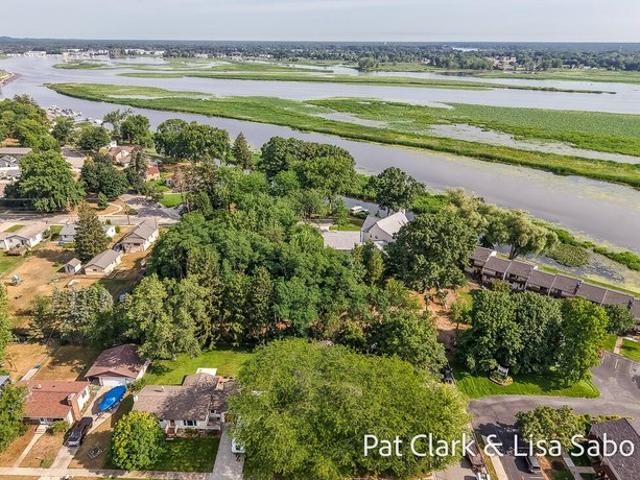 413 and 415 Gidley Cir, Grand Haven, MI 49417