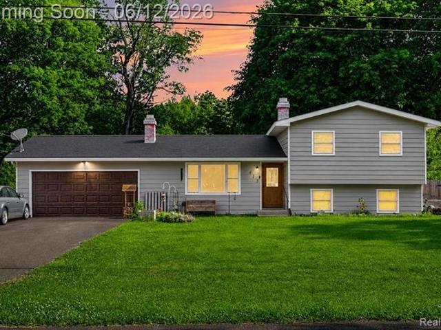 413 Alvena Ave, Pennfield Township, MI 49017