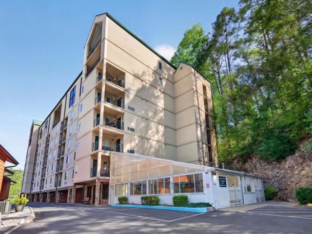 413 Baskins Creek Rd Apt 501, Gatlinburg, TN 37738