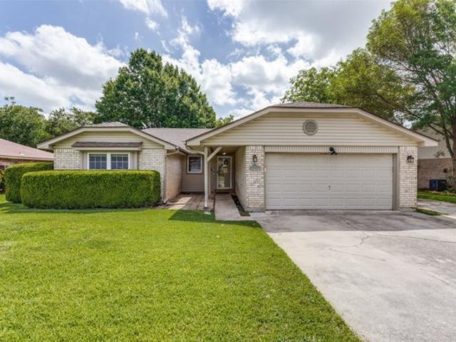413 Goldfinch Dr, Fort Worth, TX 76108