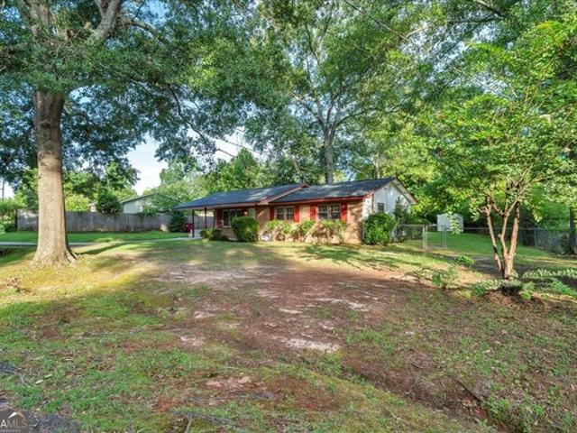 413 Davis Dr, Centerville, GA 31028