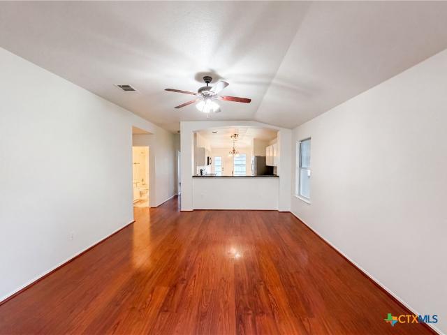 413 E Vega Lane