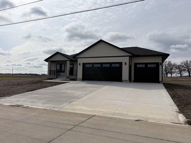 413 E Ahrens St, Sac City, IA 50583