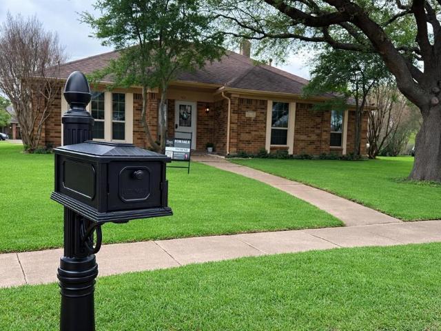 413 Kingsbridge Ct, Garland, TX 75040 | MLS #21203