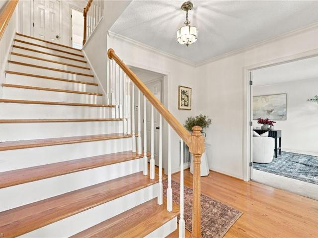 413 Hollinswood Avenue