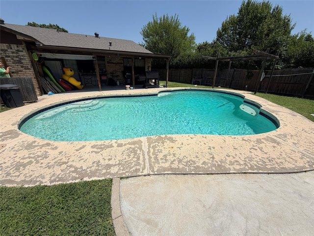 413 Hemlock Dr, Grand Prairie, TX 75052