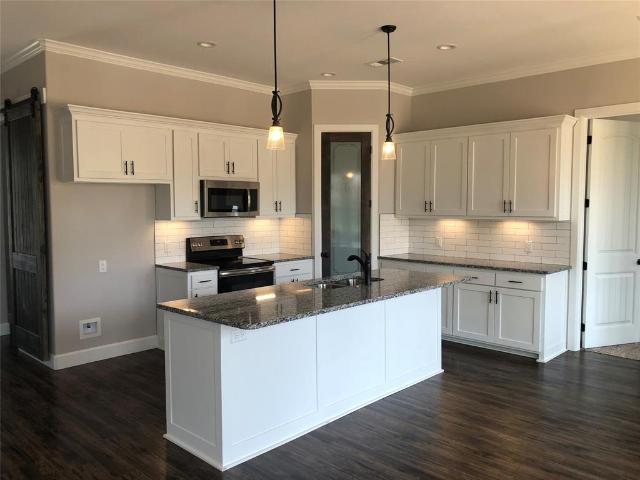 413 Hickorywood