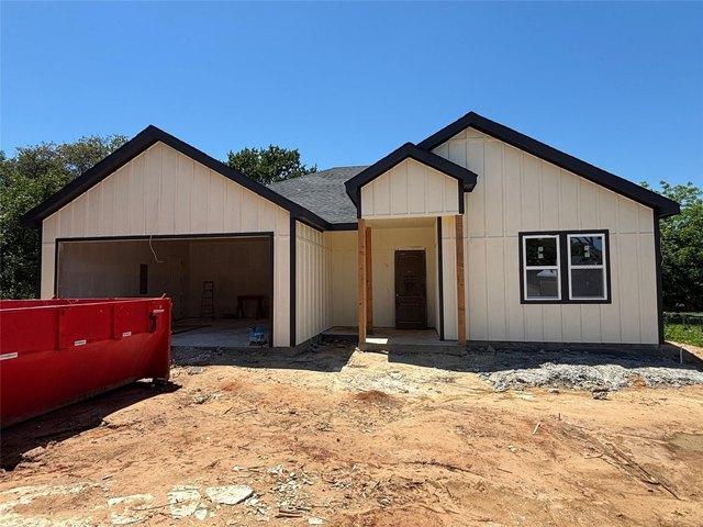 413 Hickorywood St, Azle, TX 76020