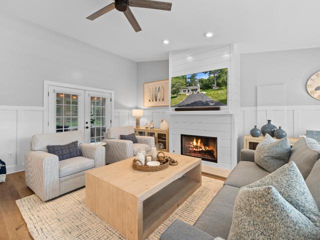 413 Hillcrest Dr
