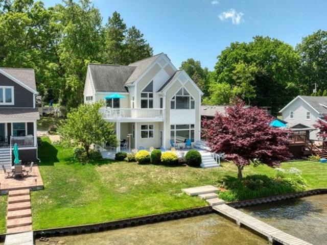 413 Oakwood Ave, Clarklake, MI 49234