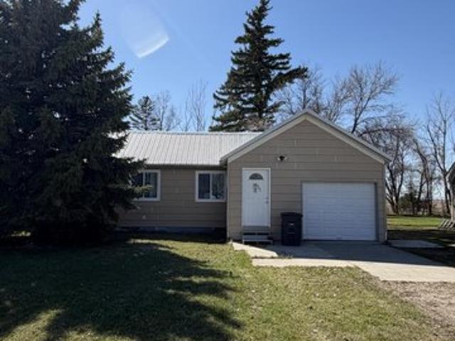 413 Main St, Crosby, ND 58730