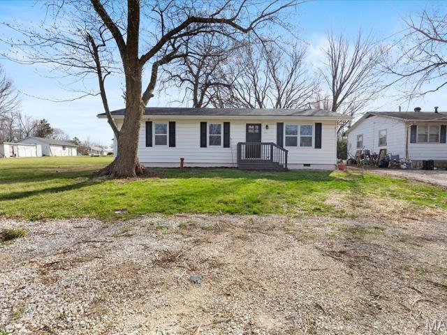 413 N 8th St, Bowling Green, MO 63334 | MLS #26017 | Compass