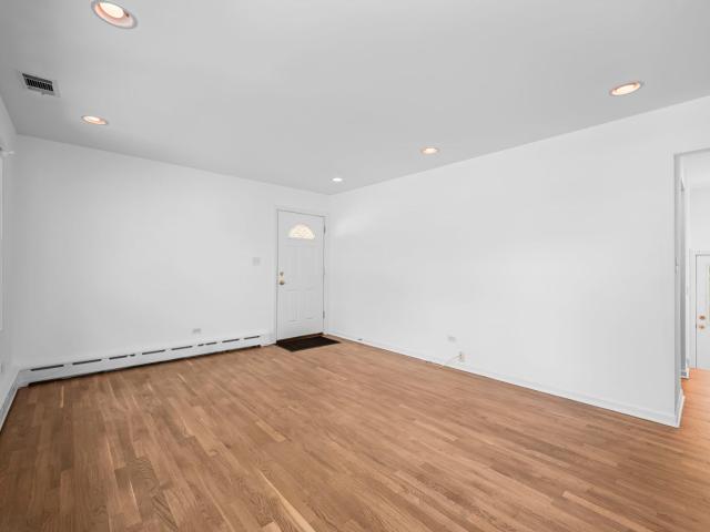 413 N Drury Lane