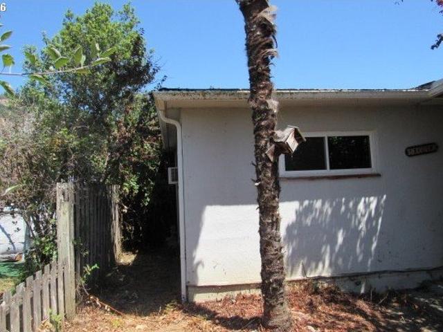 413 NE Johnson St, Myrtle Creek, OR 97457