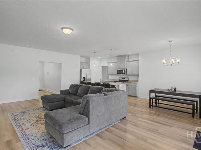 413 NE McClelland Loop
