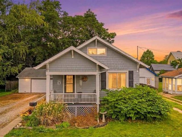413 S 3rd Ave, Washington, IA 52353