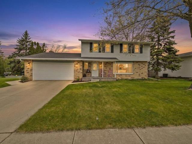 413 S Good Hope Rd, De Pere, WI 54115