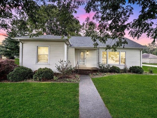 413 S Main St, Clay City, IL 62824