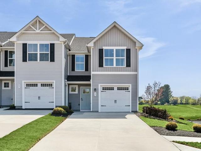 413 Rockridge Dr, Amherst, OH 44001