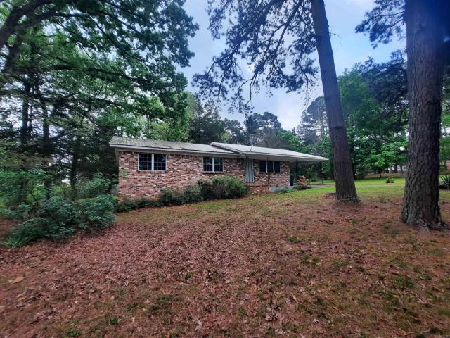 413 Redbud Avenue